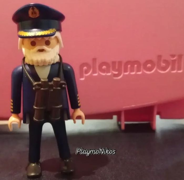Playmobil Set: 9143 - Captain Birds Eye - Klickypedia